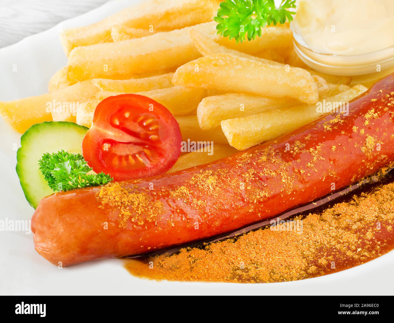 Wurstsalat mit pommes frites -Fotos und -Bildmaterial in hoher ...