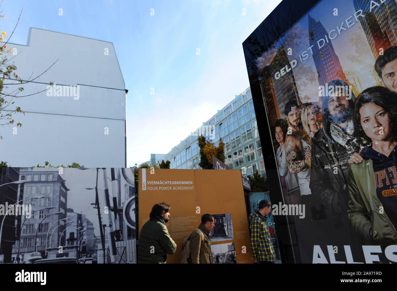 Das Mauermuseum am Checkpoint Charlie, Berlin, Deutschland ...