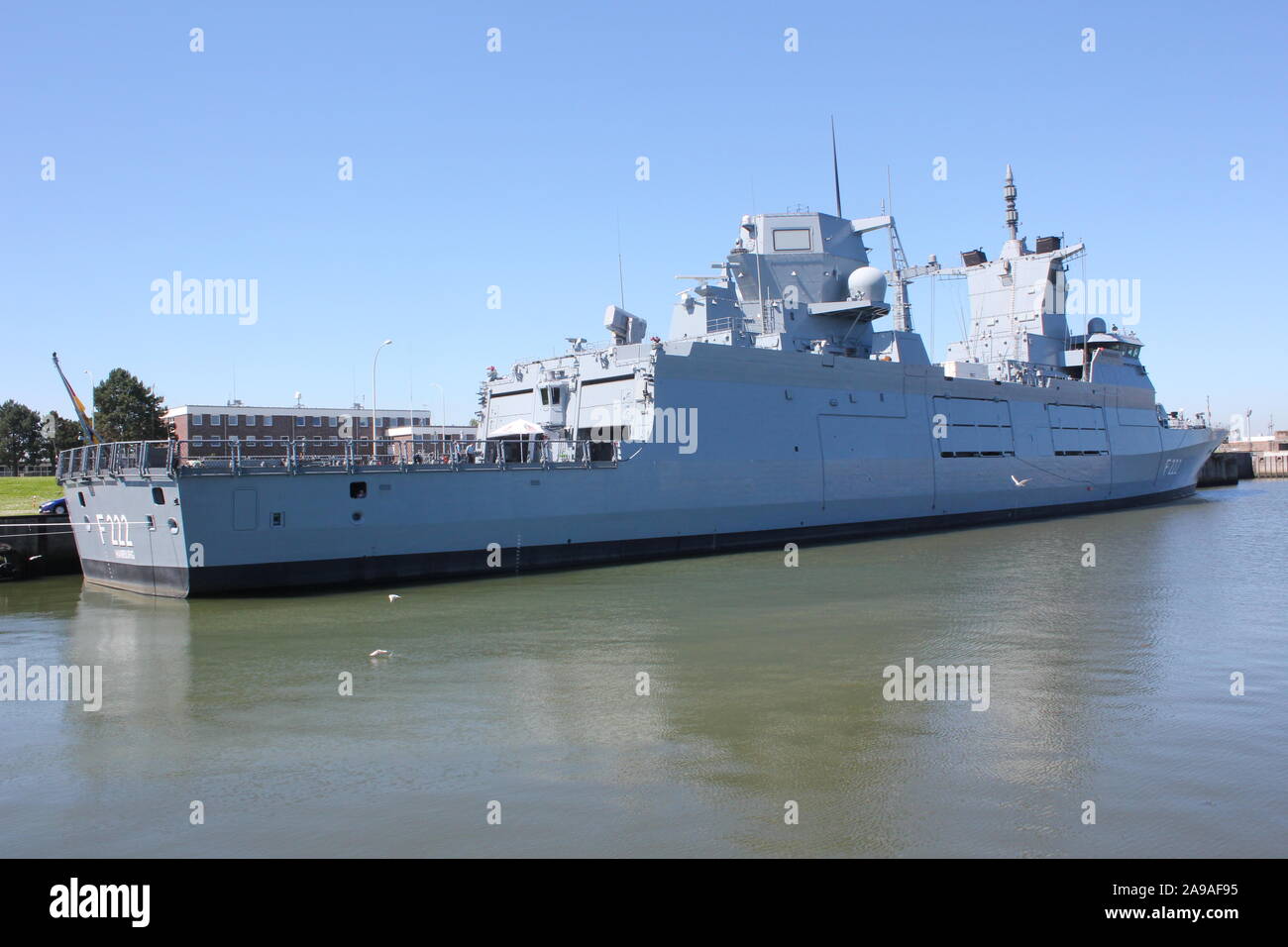 Deutsche Fregatte F 222 BADEN-WÜRTTEMBERG in Wilhelmshaven ...