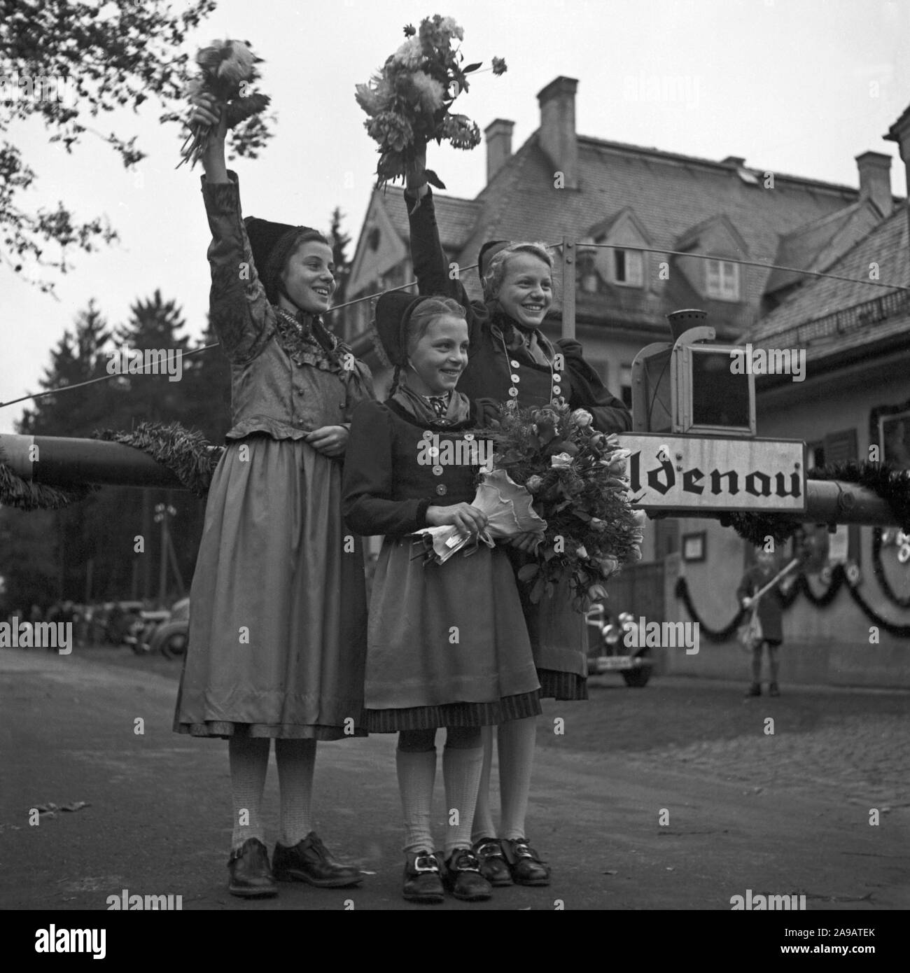 Hitler gruß hakenkreuz -Fotos und -Bildmaterial in hoher Auflösung – Alamy