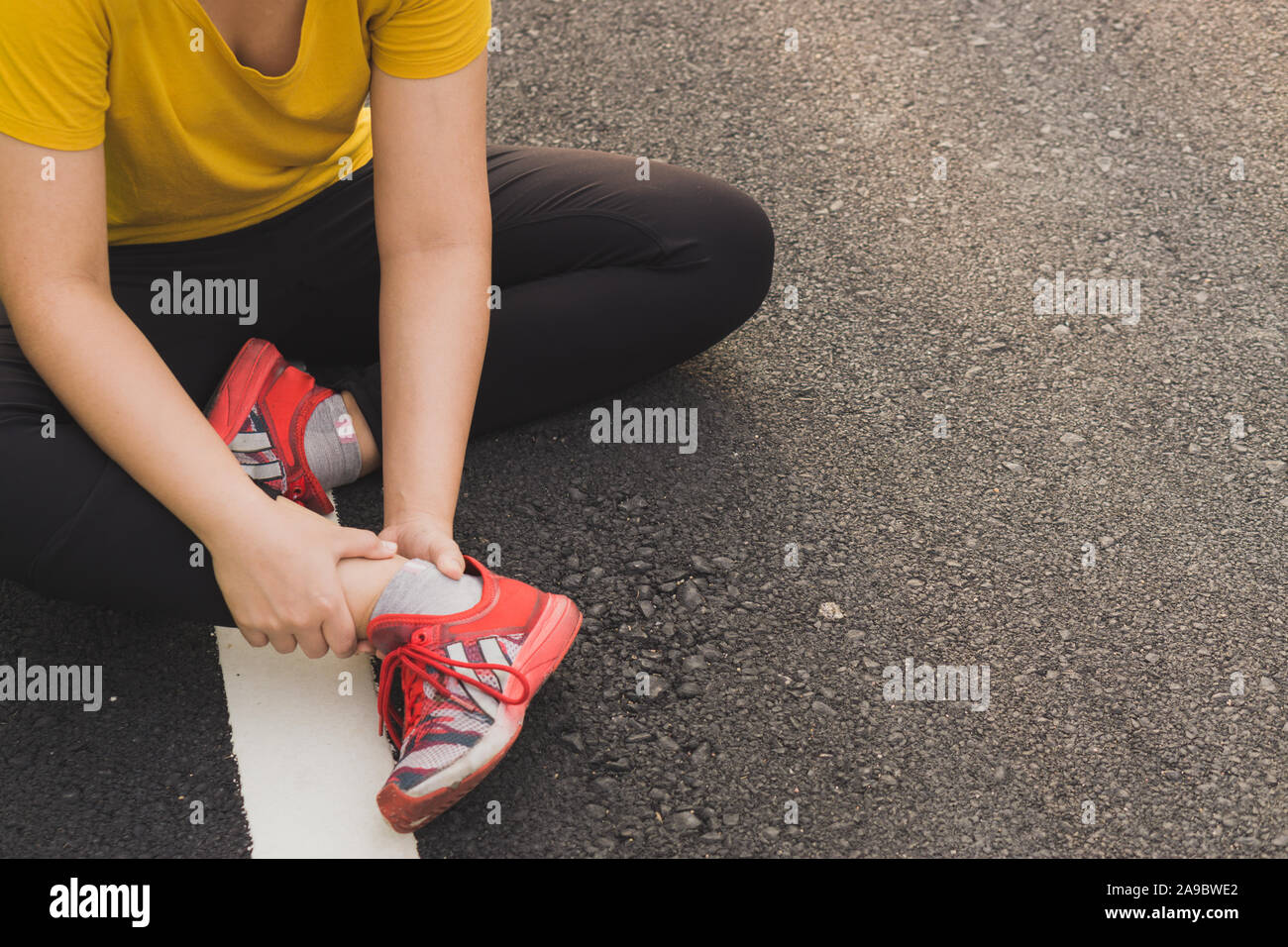 Verstaucht frau -Fotos und -Bildmaterial in hoher Auflösung - Seite 2 ...