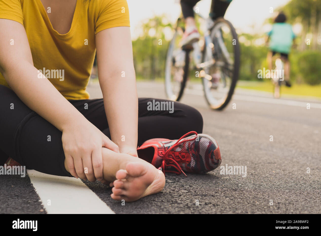 Verstaucht frau -Fotos und -Bildmaterial in hoher Auflösung - Seite 2 ...
