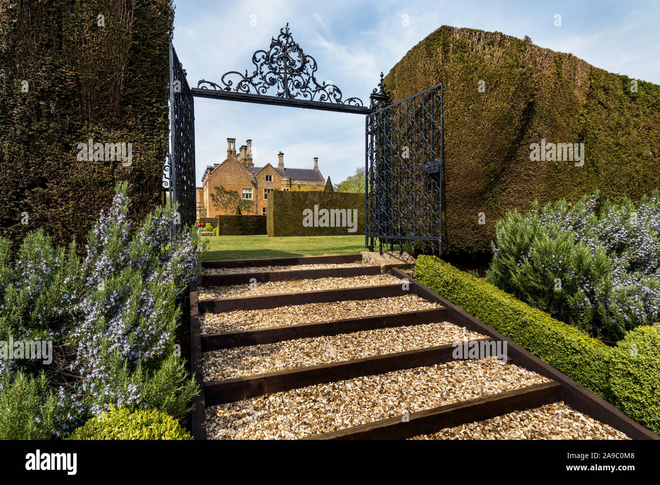 Queen elizabeth ii gardens -Fotos und -Bildmaterial in hoher Auflösung ...