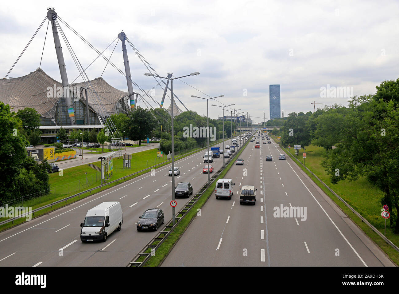 Petuelring und Olympiastadion, München, Oberbayern, Bayern, Deutschland ...