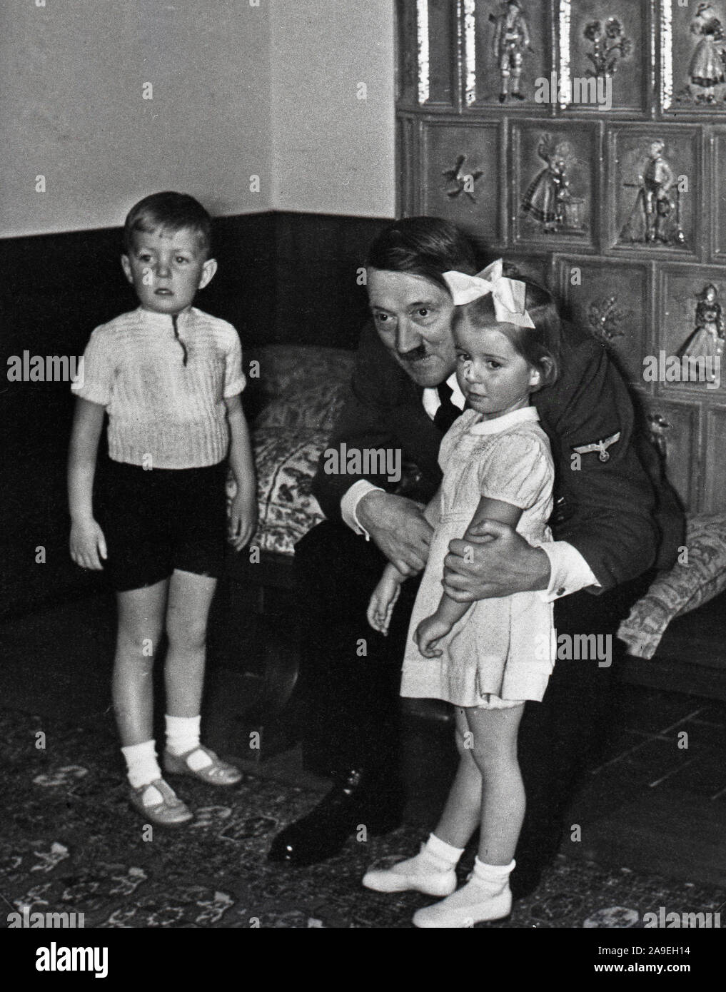 Adolf hitler with children -Fotos und -Bildmaterial in hoher Auflösung ...