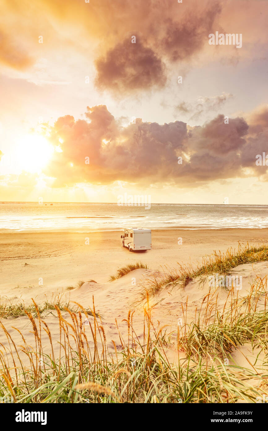 Wohnmobilpark am strand -Fotos und -Bildmaterial in hoher Auflösung – Alamy