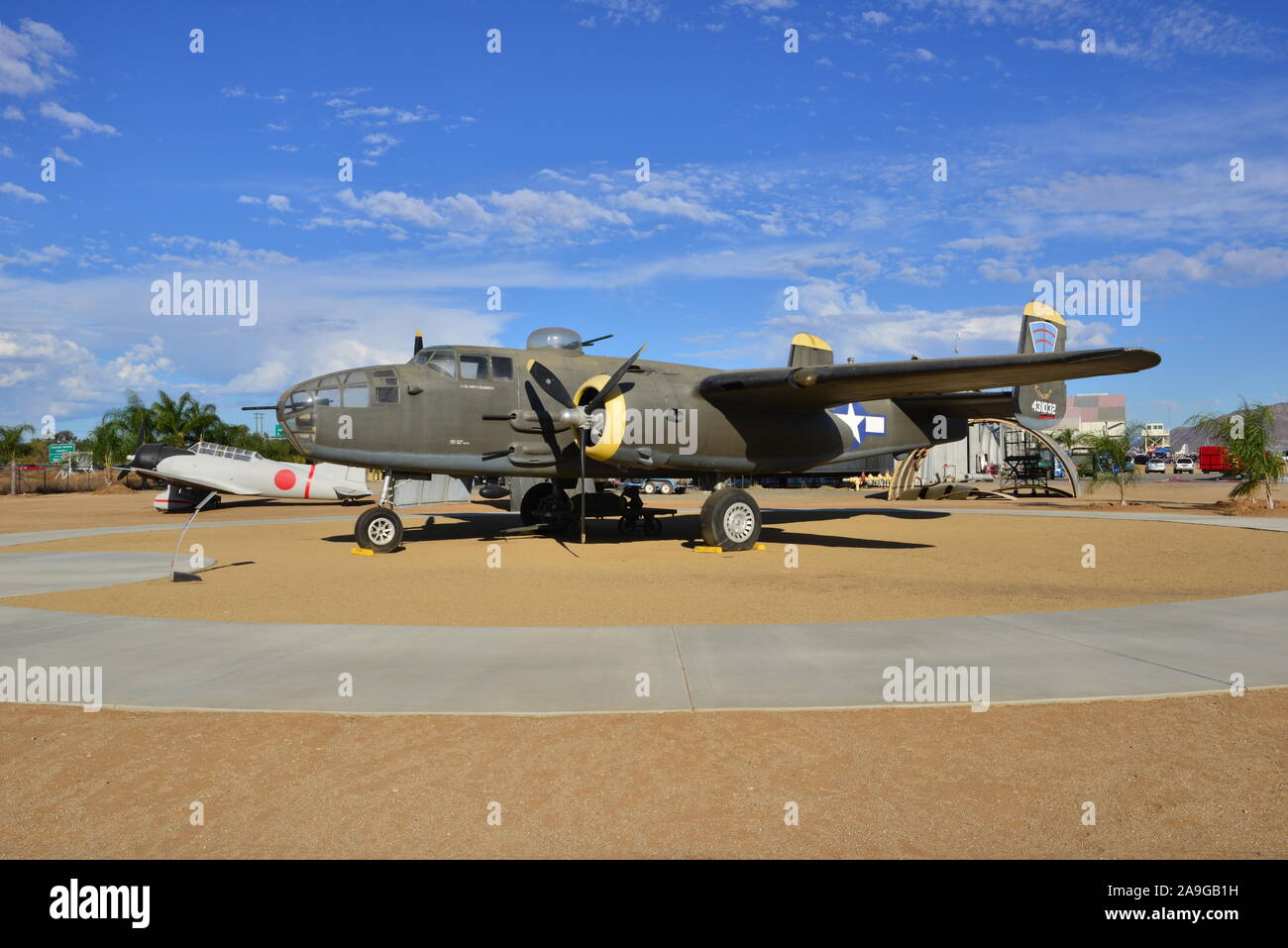 Amerikanischer zweimotoriger b 25 mitchell bomber -Fotos und ...