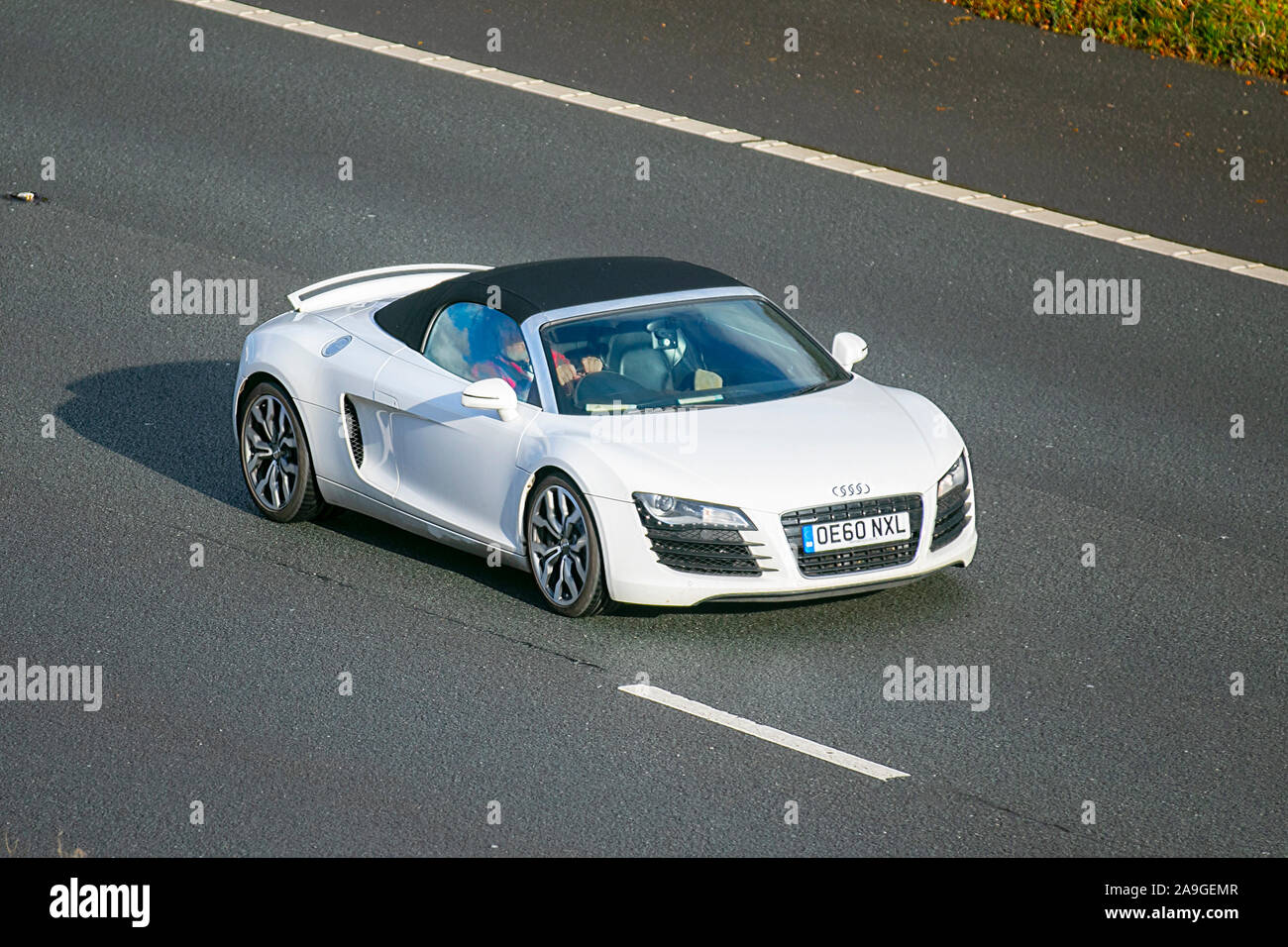 Audi r8 spyder v8 quattro sa -Fotos und -Bildmaterial in hoher ...