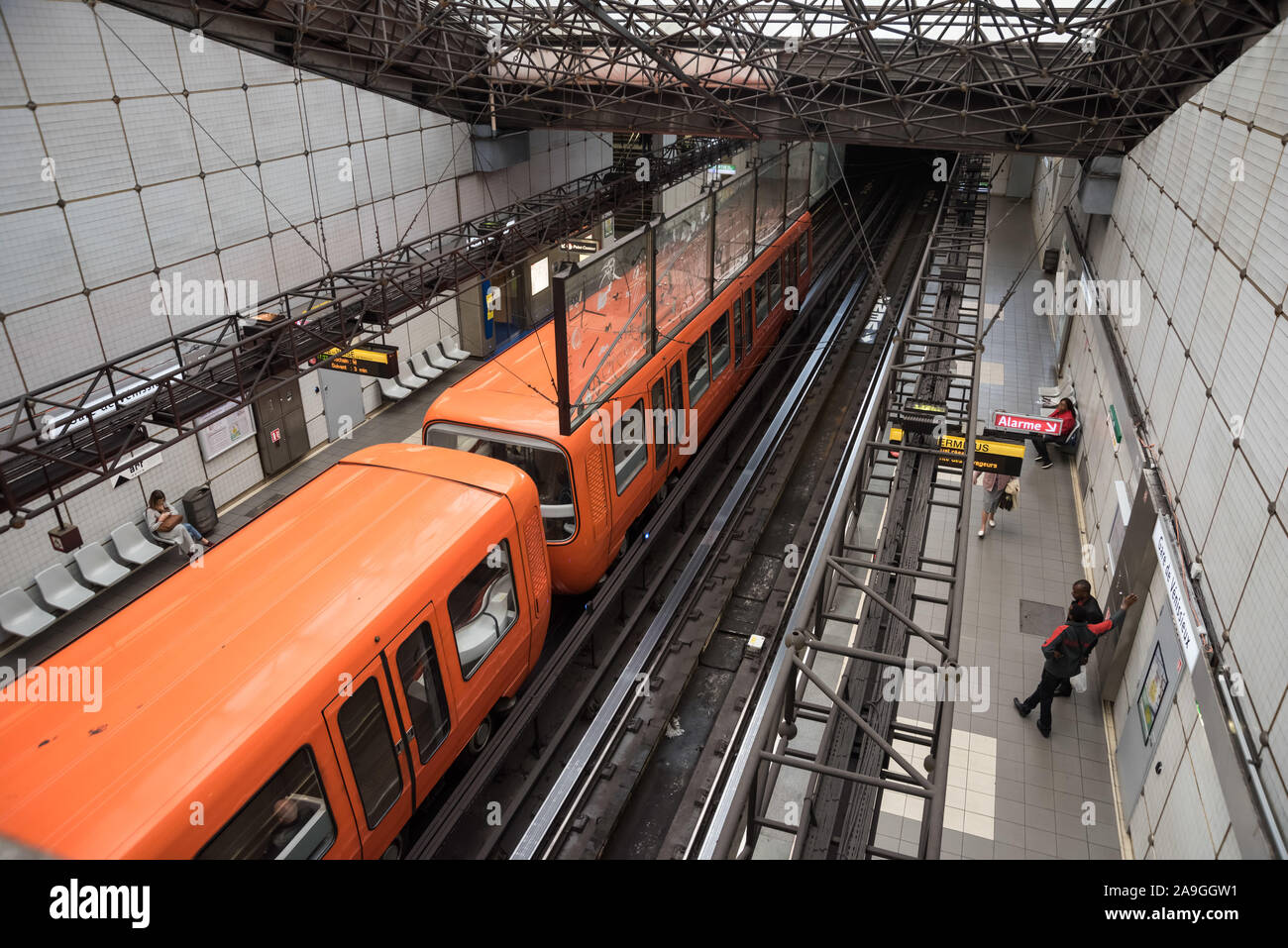 Gare de metro -Fotos und -Bildmaterial in hoher Auflösung – Alamy
