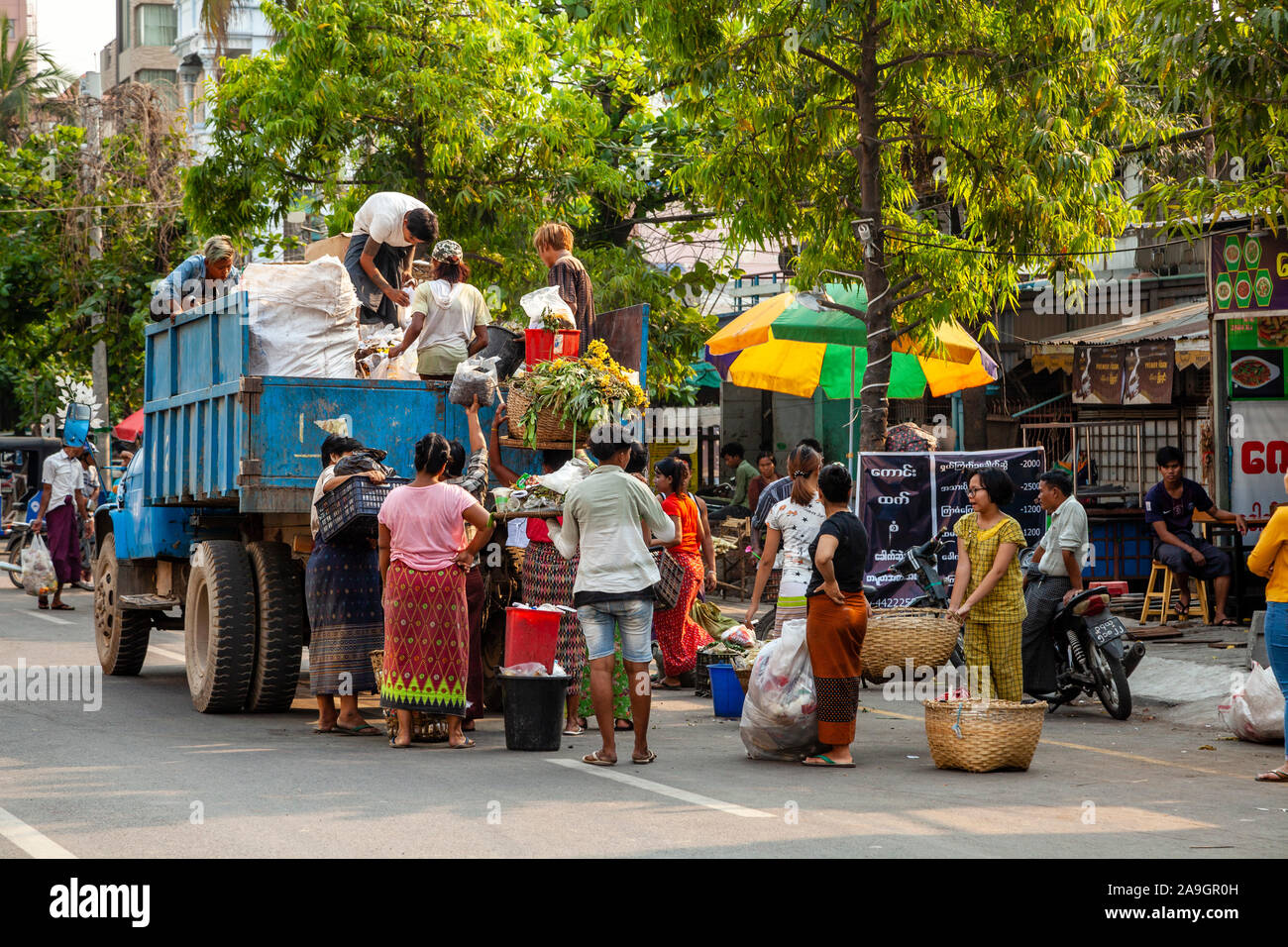 Asia waste collection -Fotos und -Bildmaterial in hoher Auflösung – Alamy