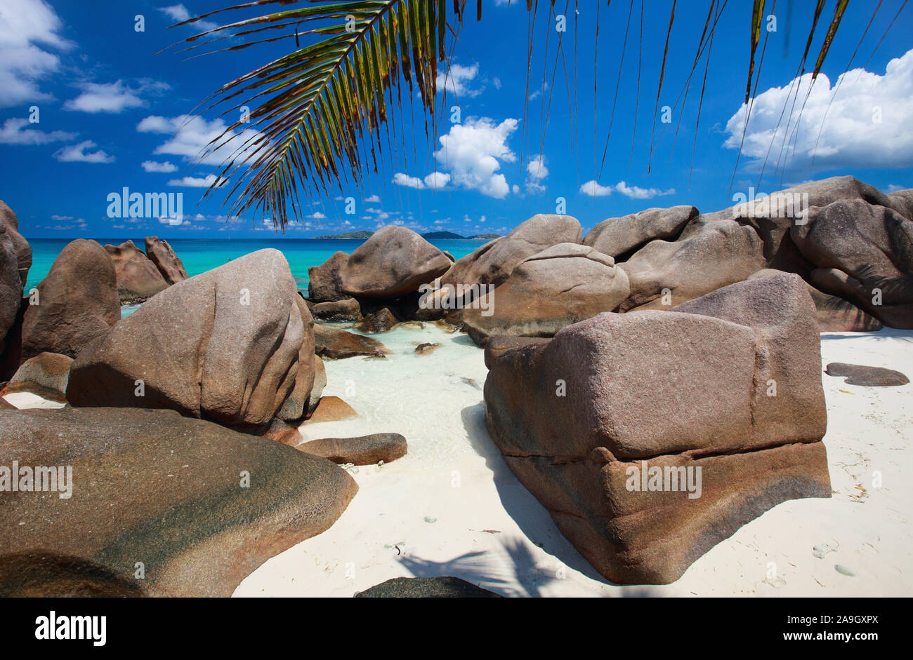 Strand mit Felsen, La Digue, Seychellen Stockfotografie - Alamy