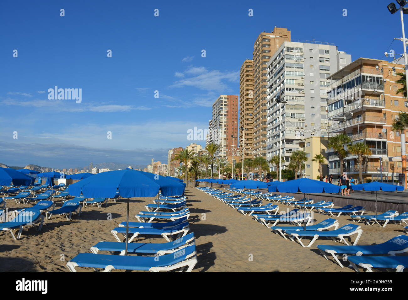 Benidorm strand sand meer hotel -Fotos und -Bildmaterial in hoher ...
