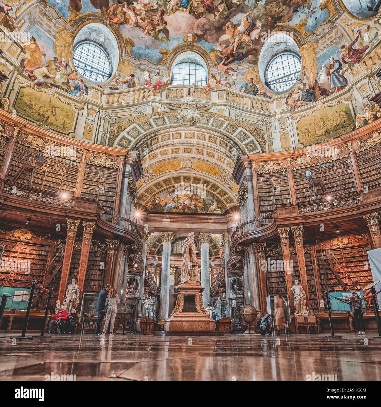 Statue von kaiser karl vi -Fotos und -Bildmaterial in hoher Auflösung ...