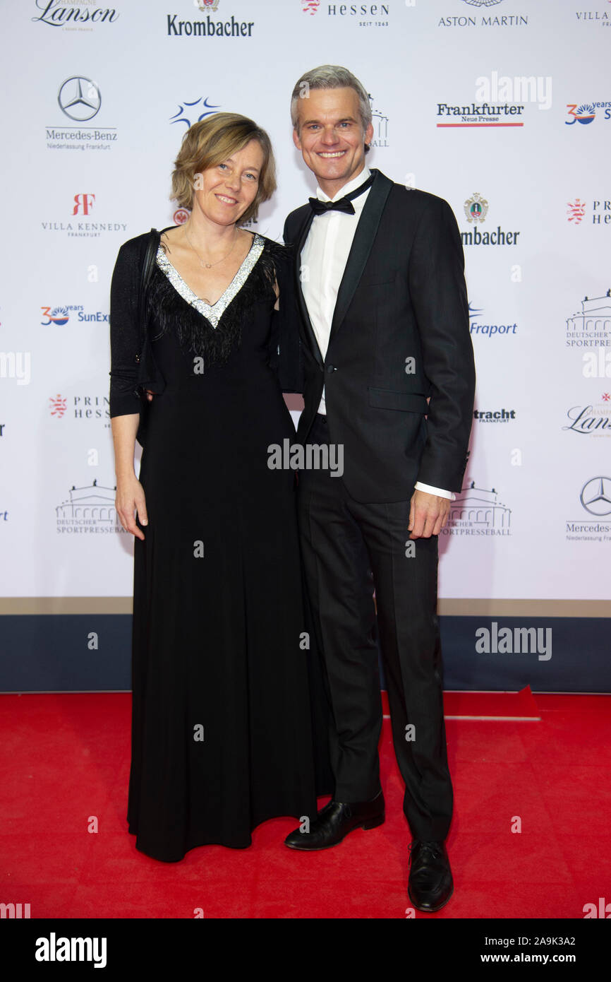 Thorsten Schroeder, Moderator, mit Partner Wiebke TIEDE, roter Teppich ...