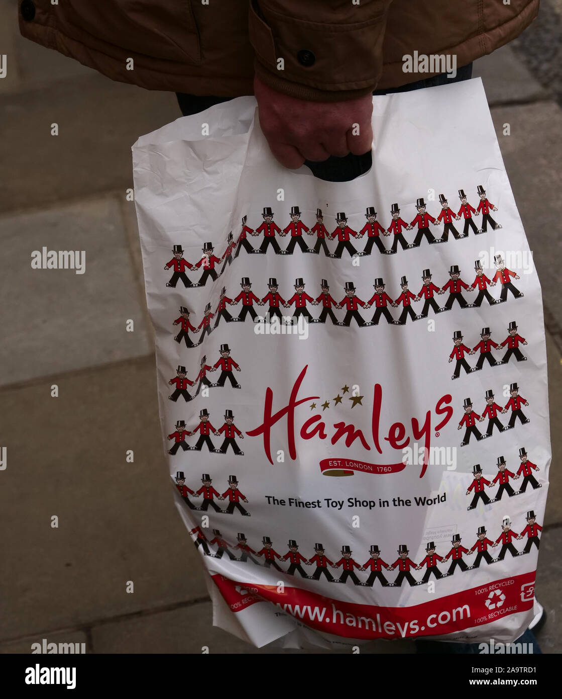 Logo hamleys spielzeugladen london -Fotos und -Bildmaterial in hoher ...