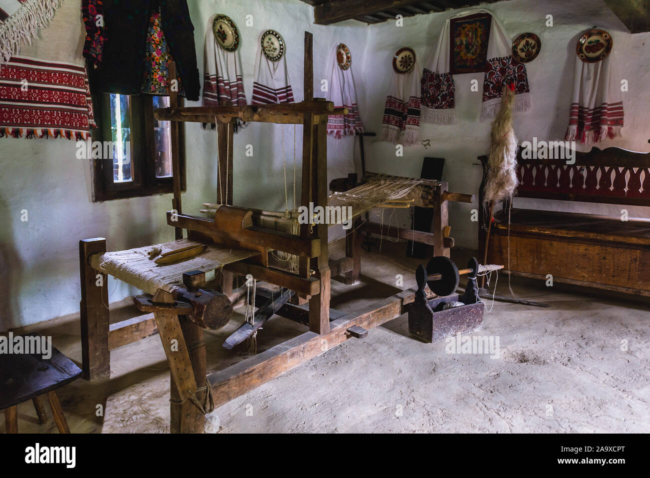 Antiker holzwebstuhl -Fotos und -Bildmaterial in hoher Auflösung – Alamy