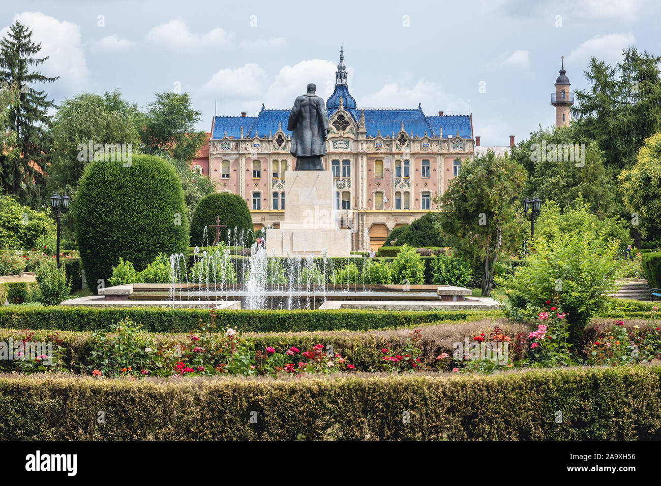 Parcul Central - Central Park mit der Statue von Vasile Lucaciu in Satu ...