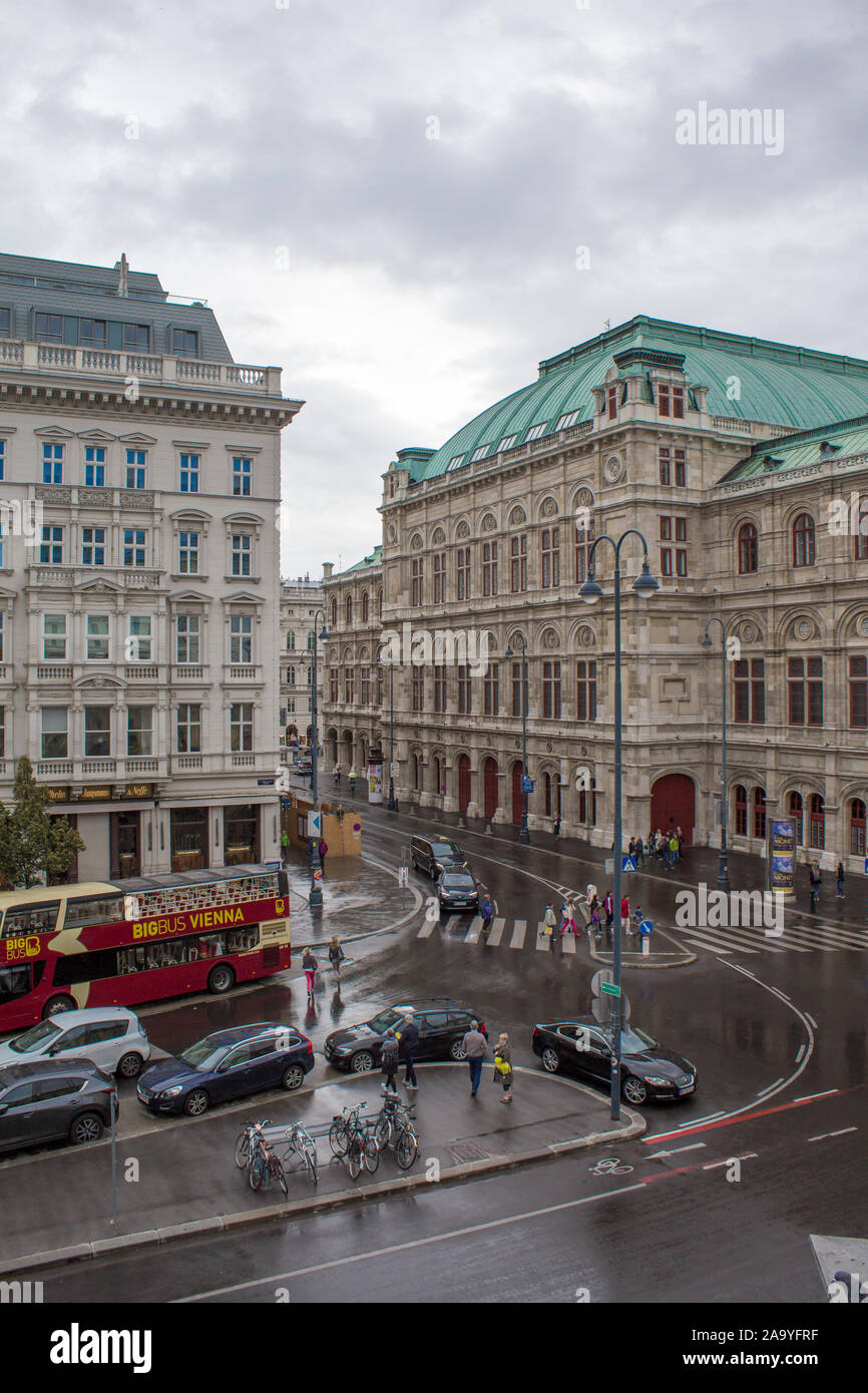 Vienna opera house exterior view -Fotos und -Bildmaterial in hoher ...