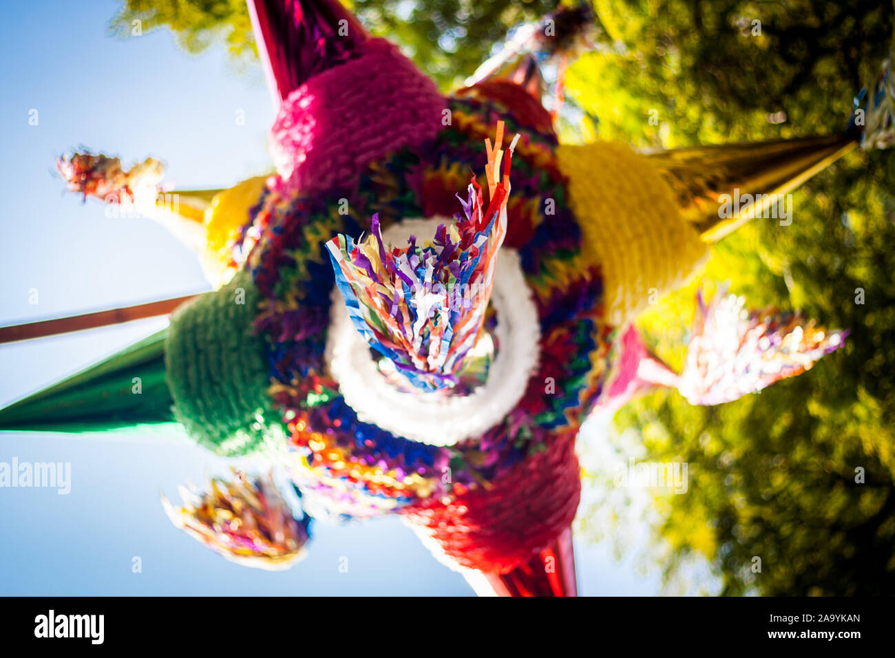Traditioneller stern pinata -Fotos und -Bildmaterial in hoher Auflösung ...
