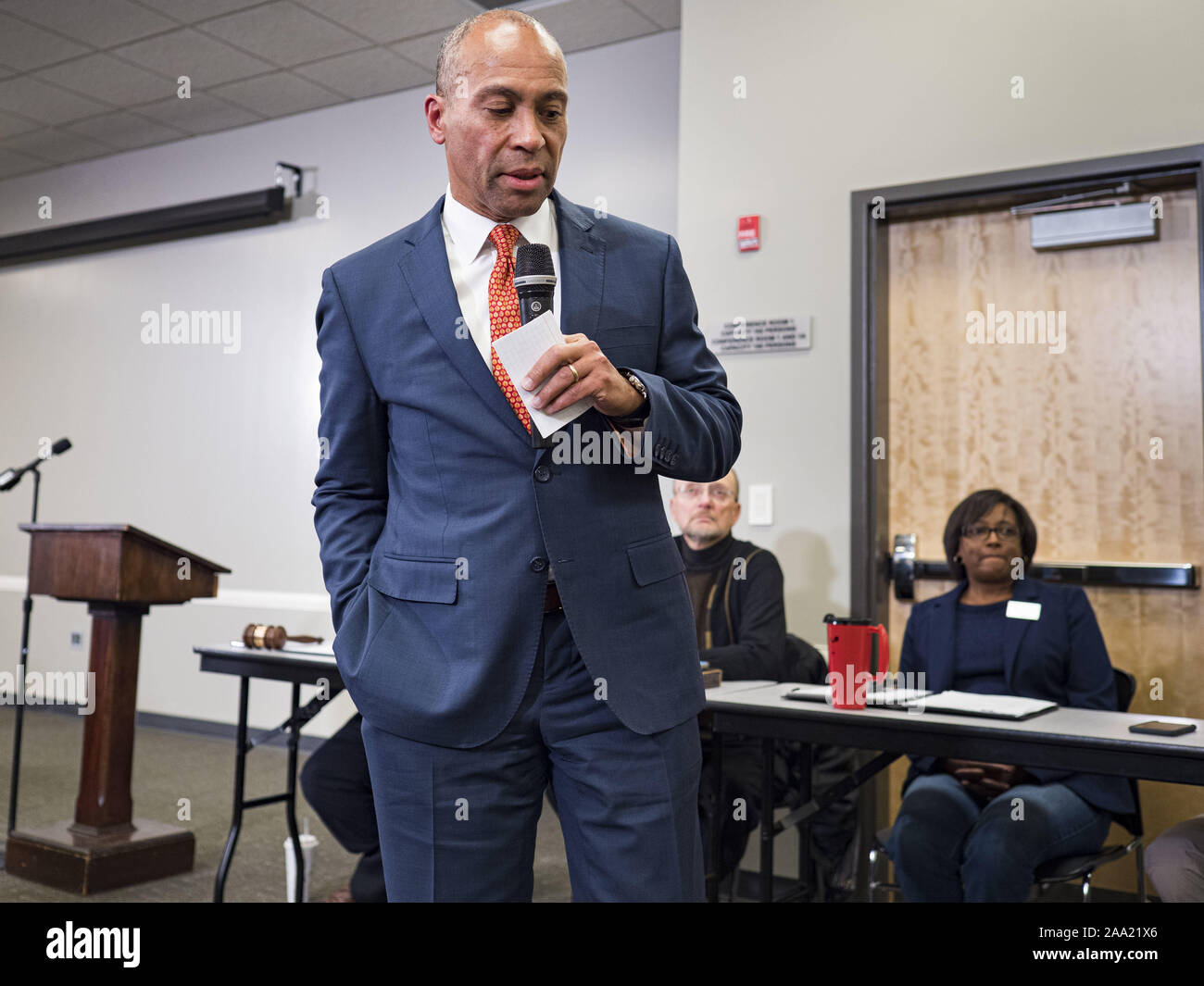 Des Moines, Iowa, USA. Nov, 2019 18. Der ehemalige Gouverneur Deval ...