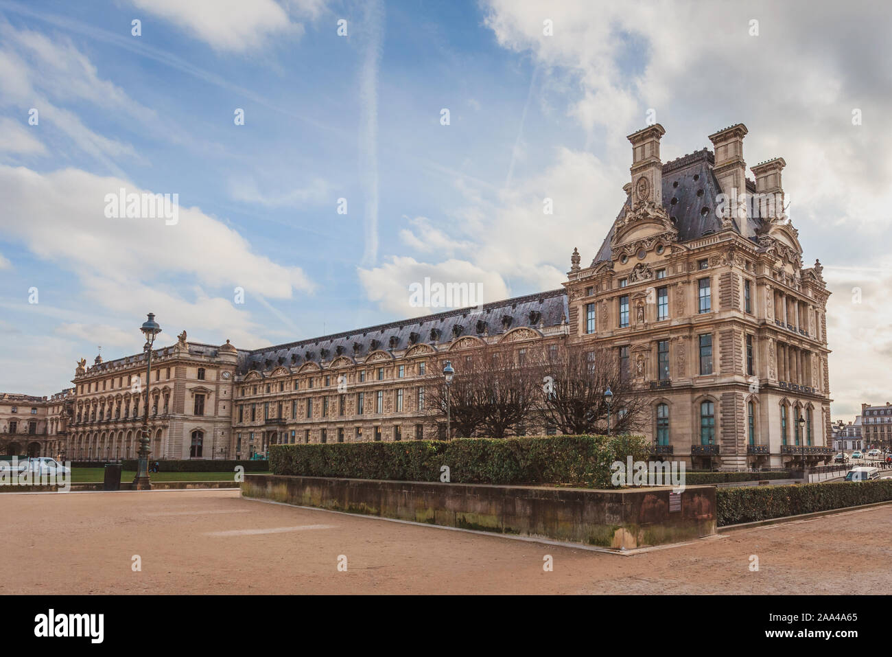 Der Louvre ist der weltweit größte Art Museum und ein historisches ...