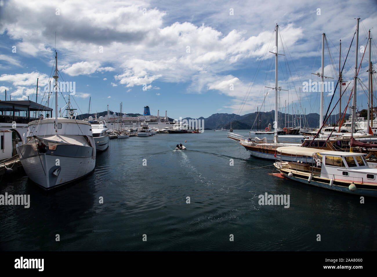 Schlauchboot mit aufblasbarer rippe -Fotos und -Bildmaterial in hoher ...
