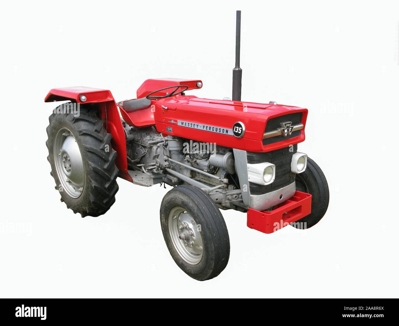 Roter massey ferguson 135 traktor Ausgeschnittene Stockfotos und ...