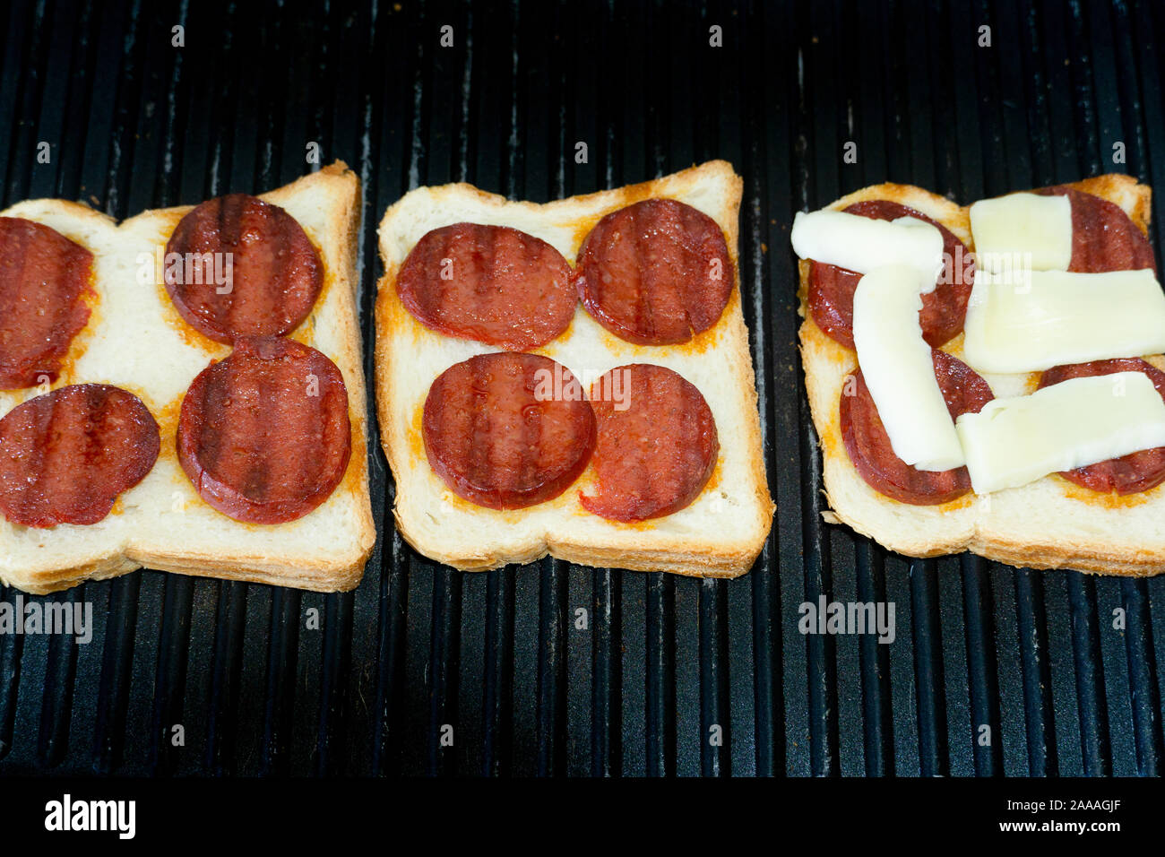 Toast bread icon bakery design -Fotos und -Bildmaterial in hoher ...