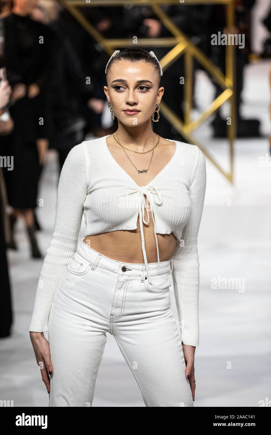 Die host london premiere -Fotos und -Bildmaterial in hoher Auflösung ...