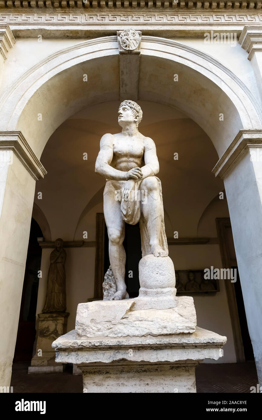 Statue statuen palazzo altemps palast rom italien -Fotos und ...