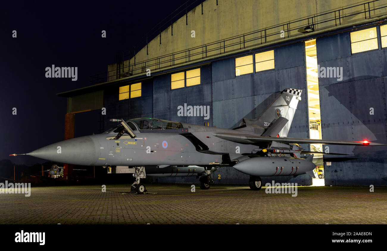 RAF Tornado F3, ZE340, GO, in RAF Cosford Nightshoot in Verbindung mit ...