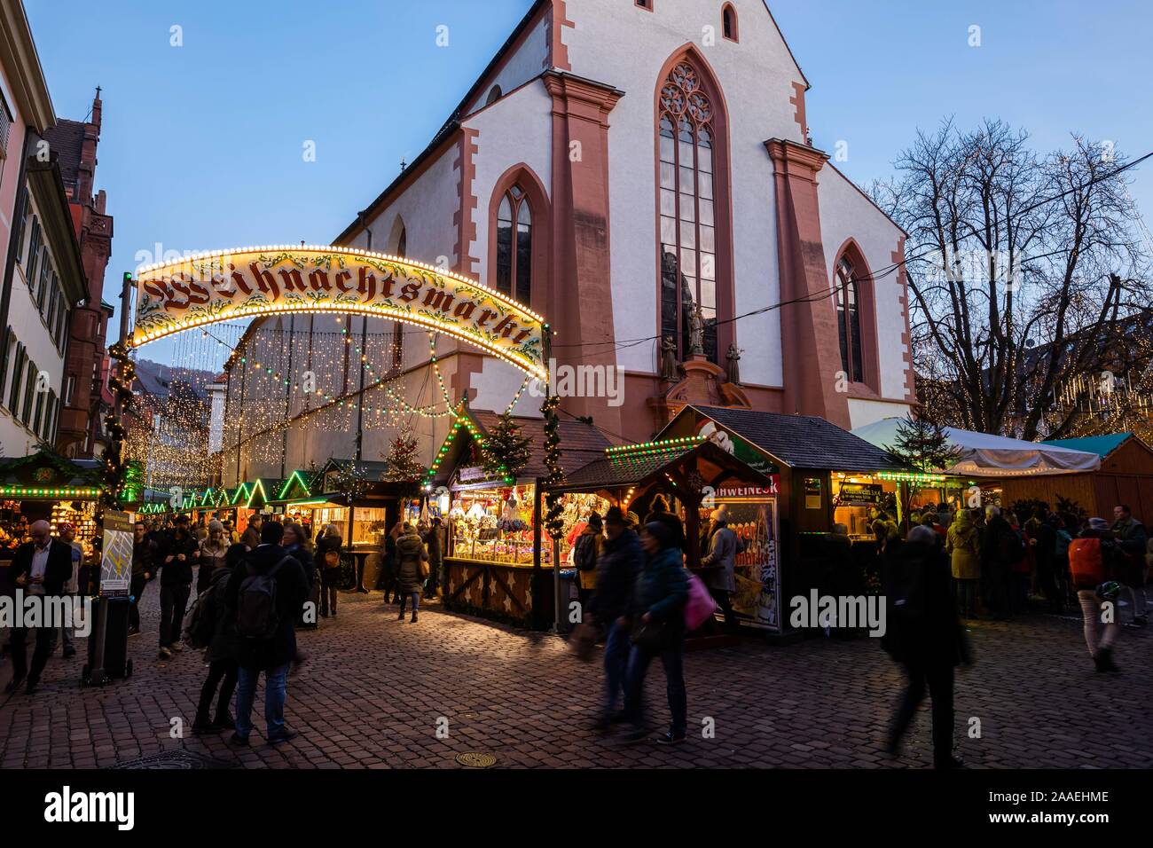 Weihnachtsmarkt freiburg 2019 -Fotos und -Bildmaterial in hoher ...