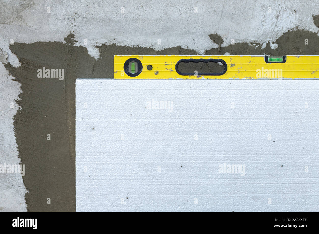 Die Isolierung der Fassade Wand mit Styropor Platten. Polystyrol ...