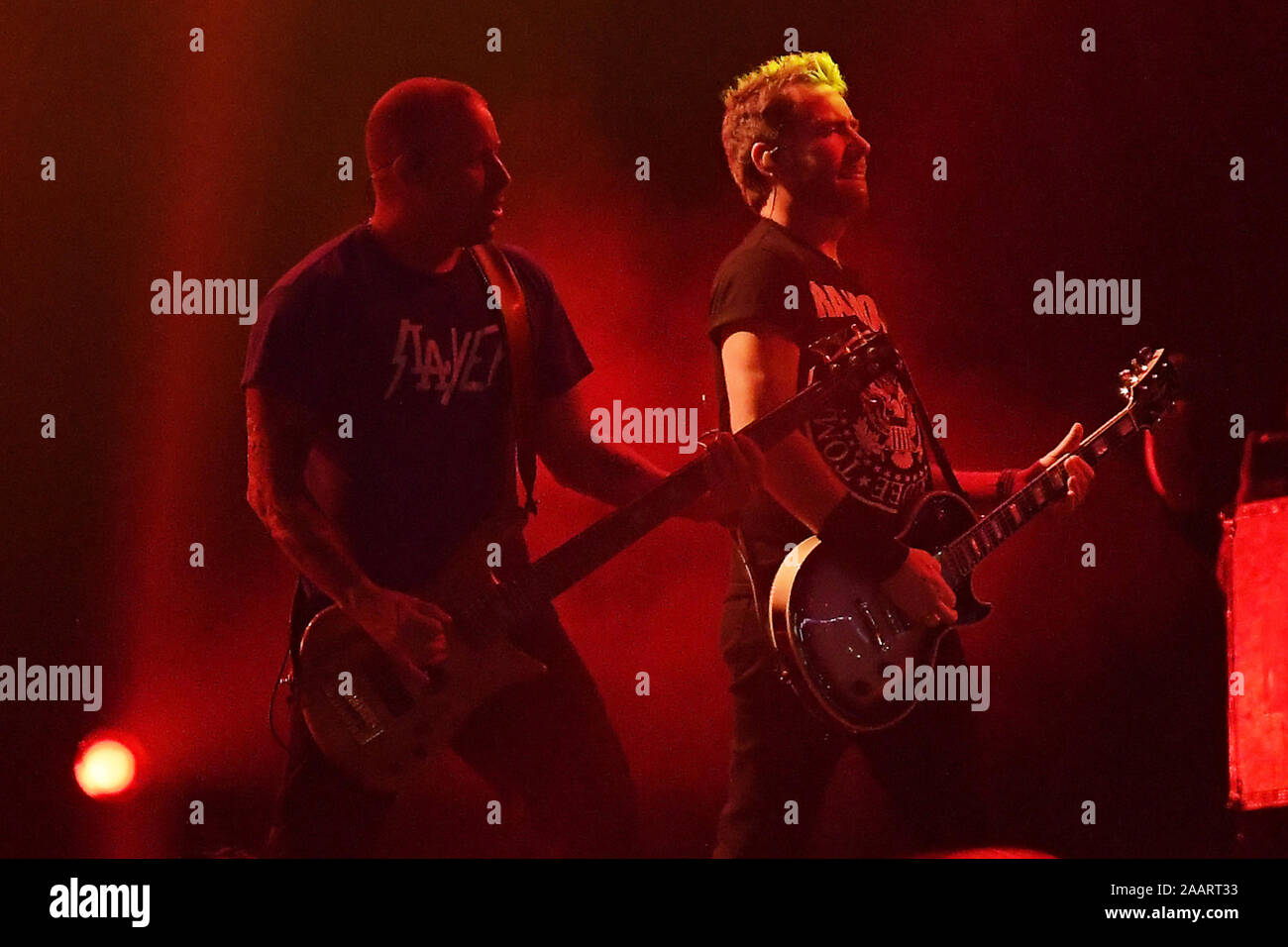 Canadian rock band nickelback singer -Fotos und -Bildmaterial in hoher ...