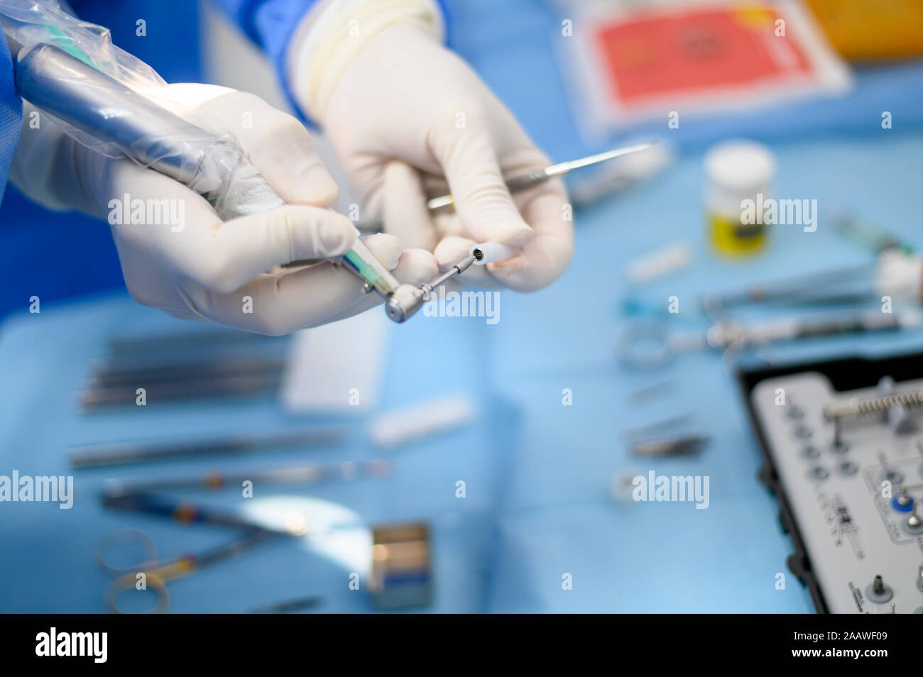 Zahnarzt chirurg -Fotos und -Bildmaterial in hoher Auflösung – Alamy Zahnarzt chirurg -Fotos und -Bildmaterial in hoher Auflösung – Alamy