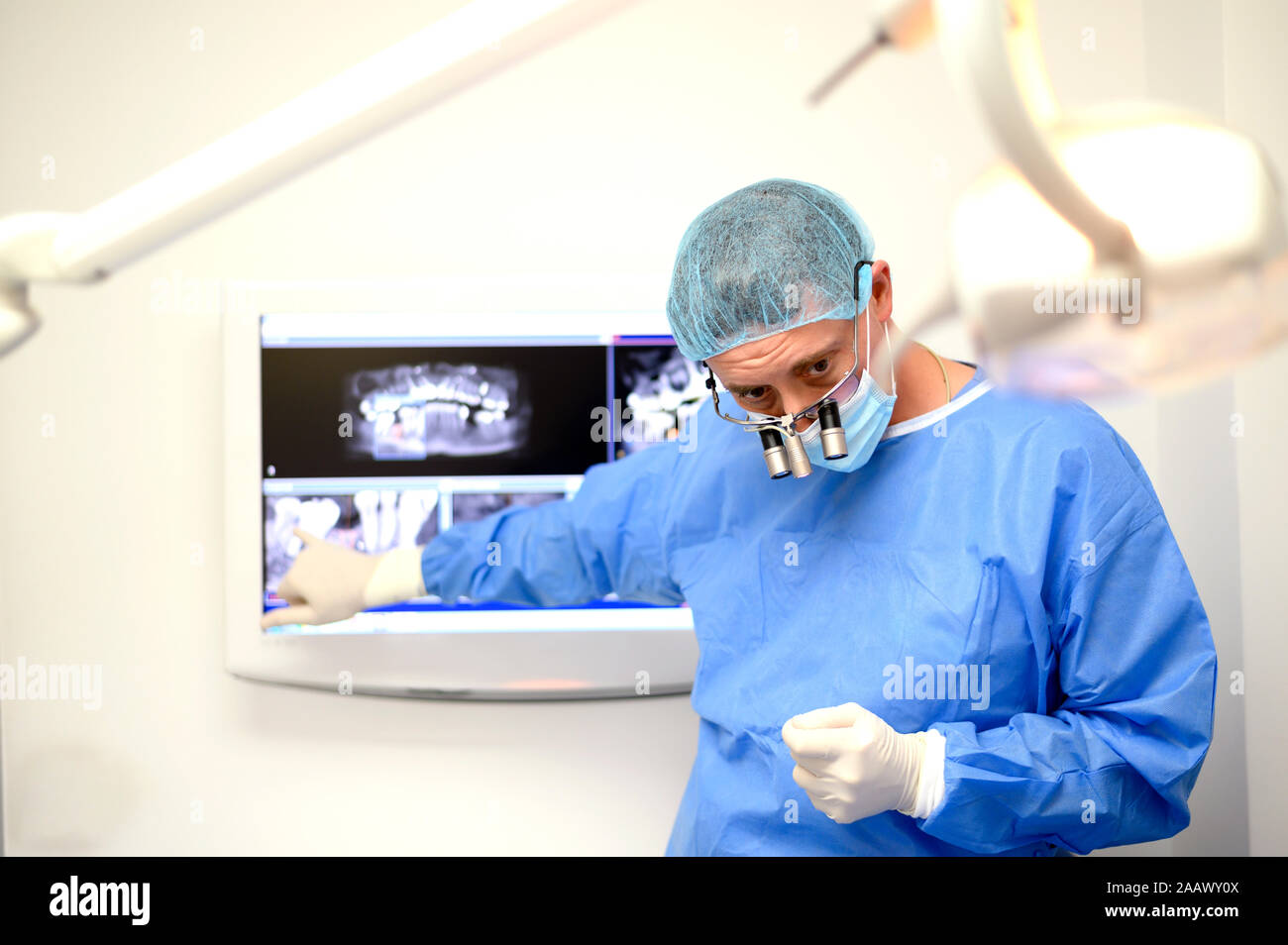 Zahnarzt chirurg -Fotos und -Bildmaterial in hoher Auflösung – Alamy Zahnarzt chirurg -Fotos und -Bildmaterial in hoher Auflösung – Alamy