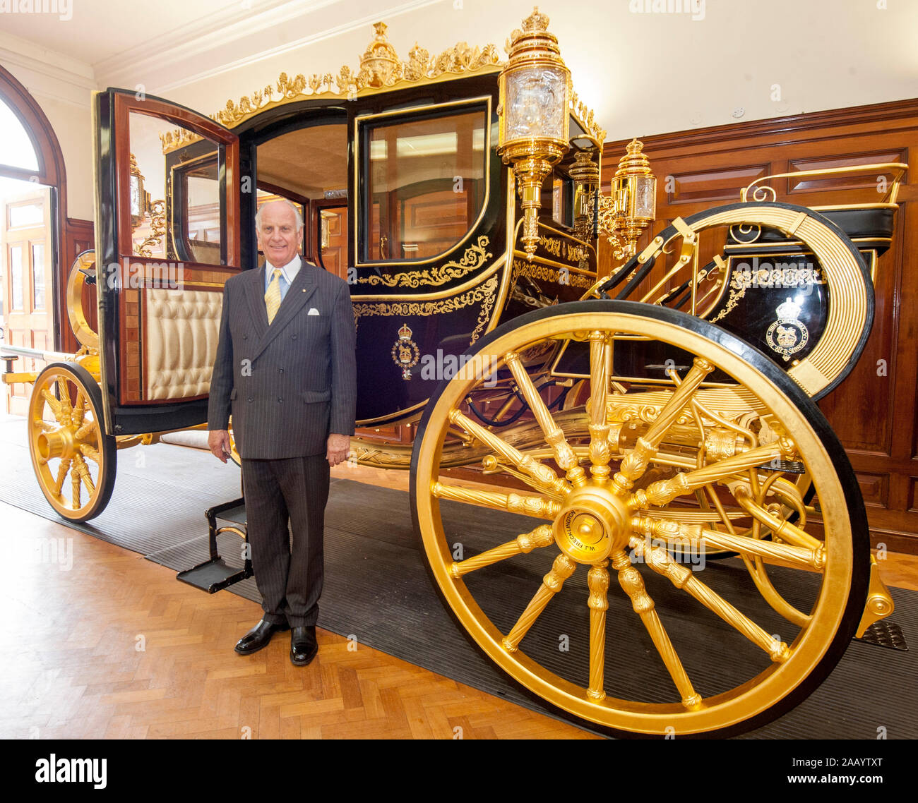 Coach builder Jim Frecklington mit dem neuen Trainer Britannia, zum ...