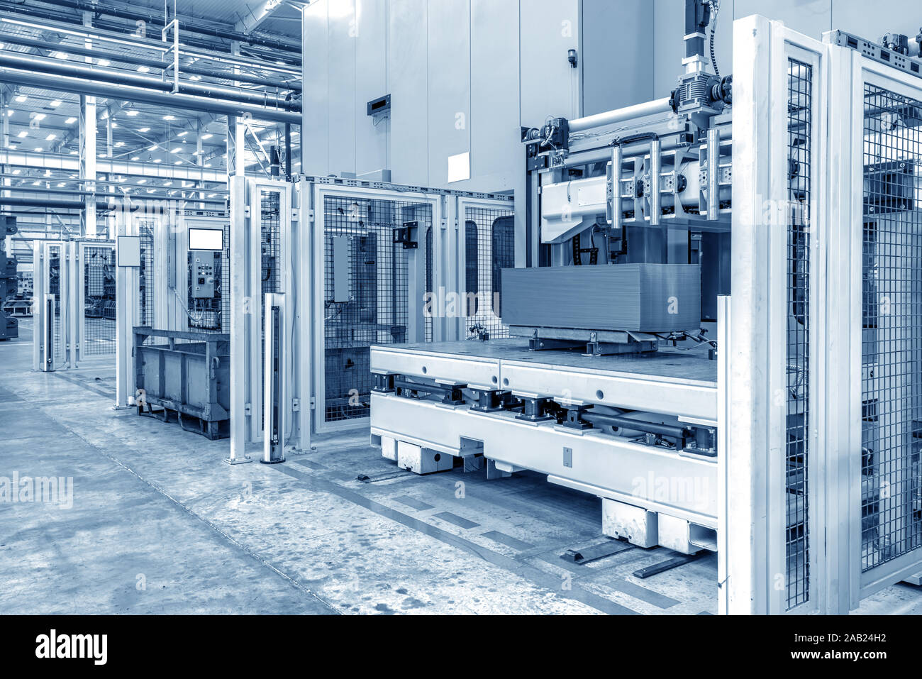 Automated building conveyor -Fotos und -Bildmaterial in hoher Auflösung ...