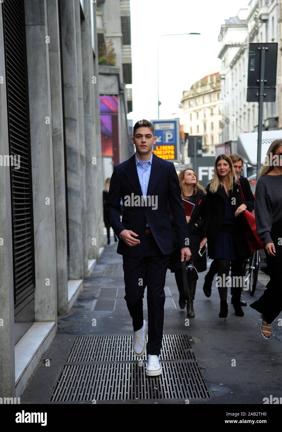 Mailand, Hero Fiennes Tiffin im Zentrum Hero Fiennes Tiffin, 22-jährige ...