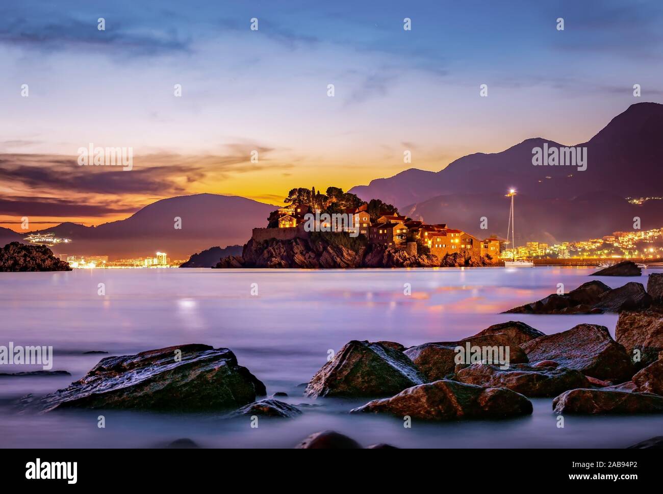 Insel Mit Schloss Stockfotos und -bilder Kaufen - Alamy