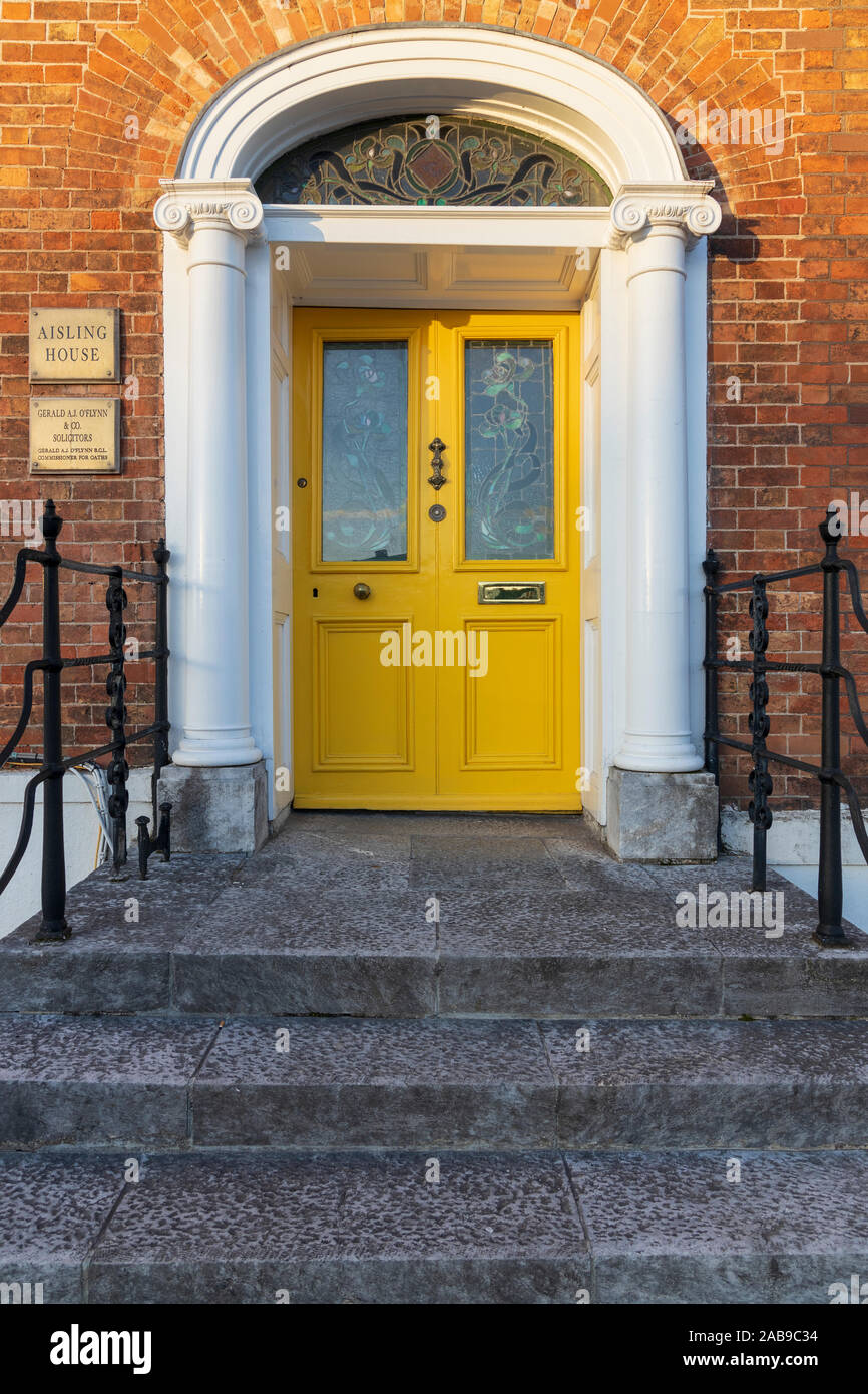 Georgian house front door steps -Fotos und -Bildmaterial in hoher ...