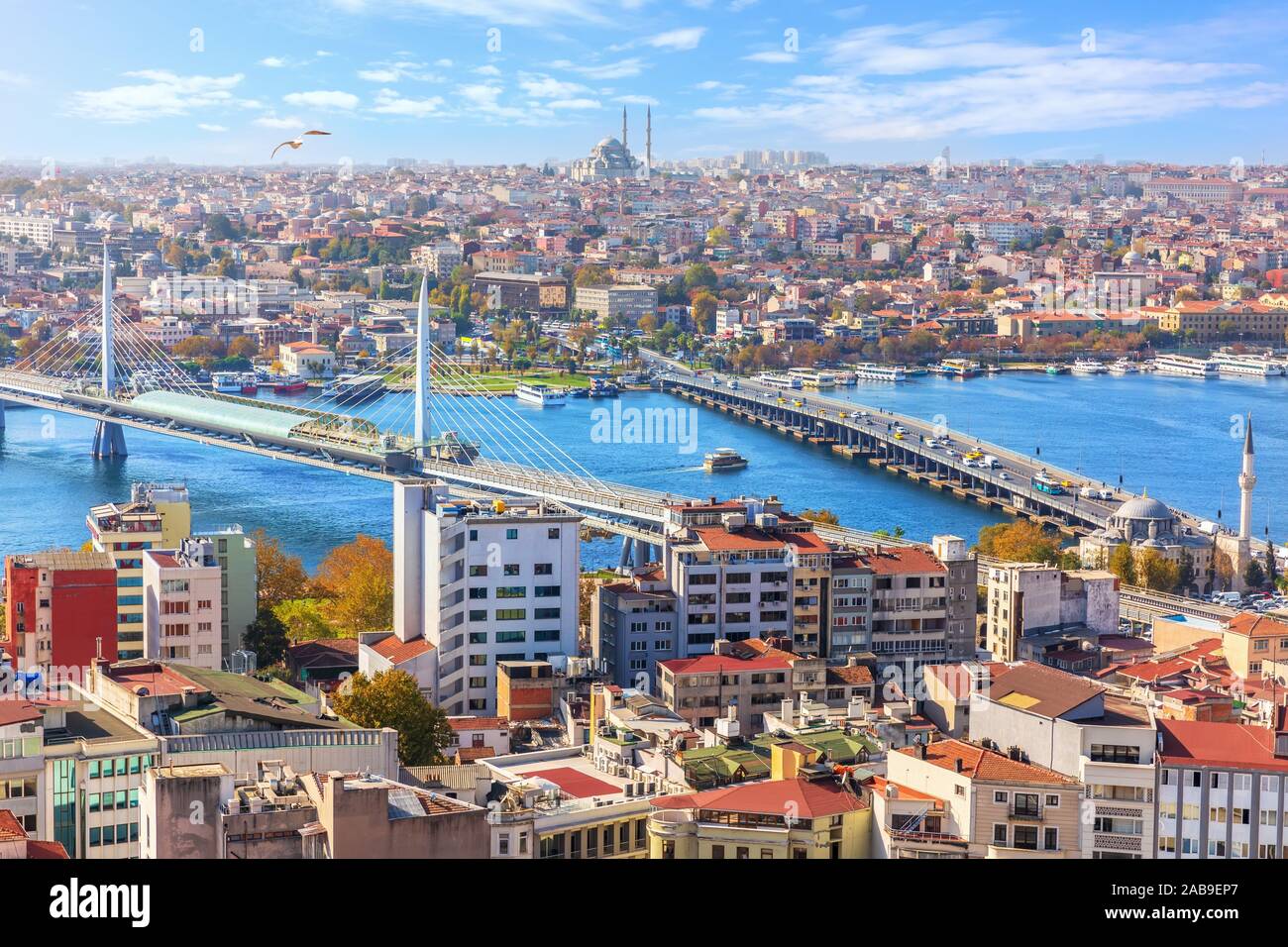 Halic u bahn brücke -Fotos und -Bildmaterial in hoher Auflösung – Alamy
