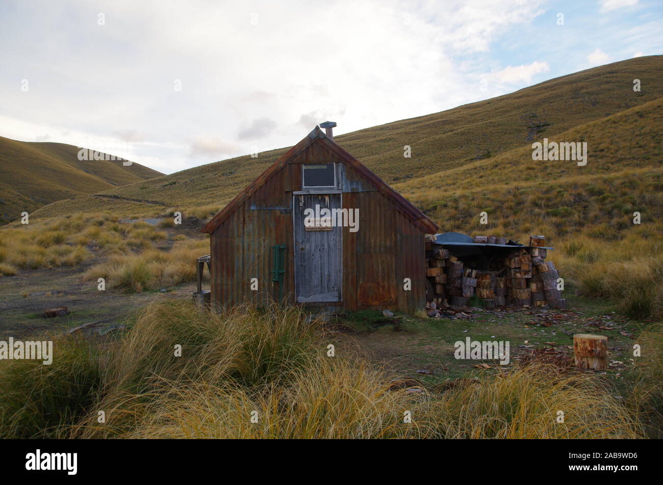 Camp Stream Hut. Te Araroa Trail. Zwei Daumen verfolgen. Te Kahui ...
