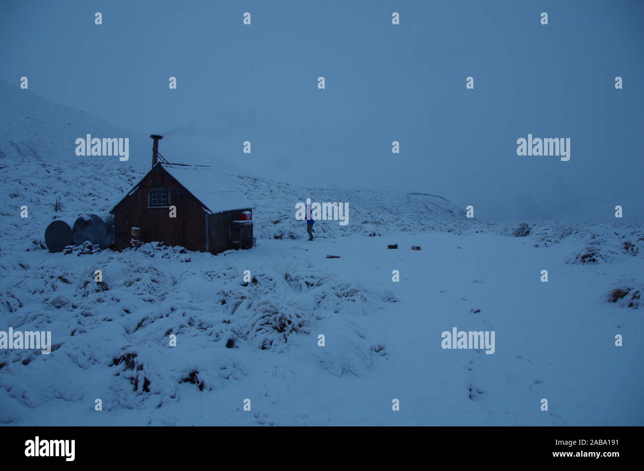 Camp Stream Hut Schnee. Te Araroa Trail. Zwei Daumen verfolgen. Te ...