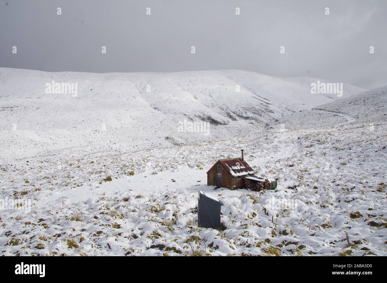 Camp Stream Hut Schnee. Te Araroa Trail. Zwei Daumen verfolgen. Te ...