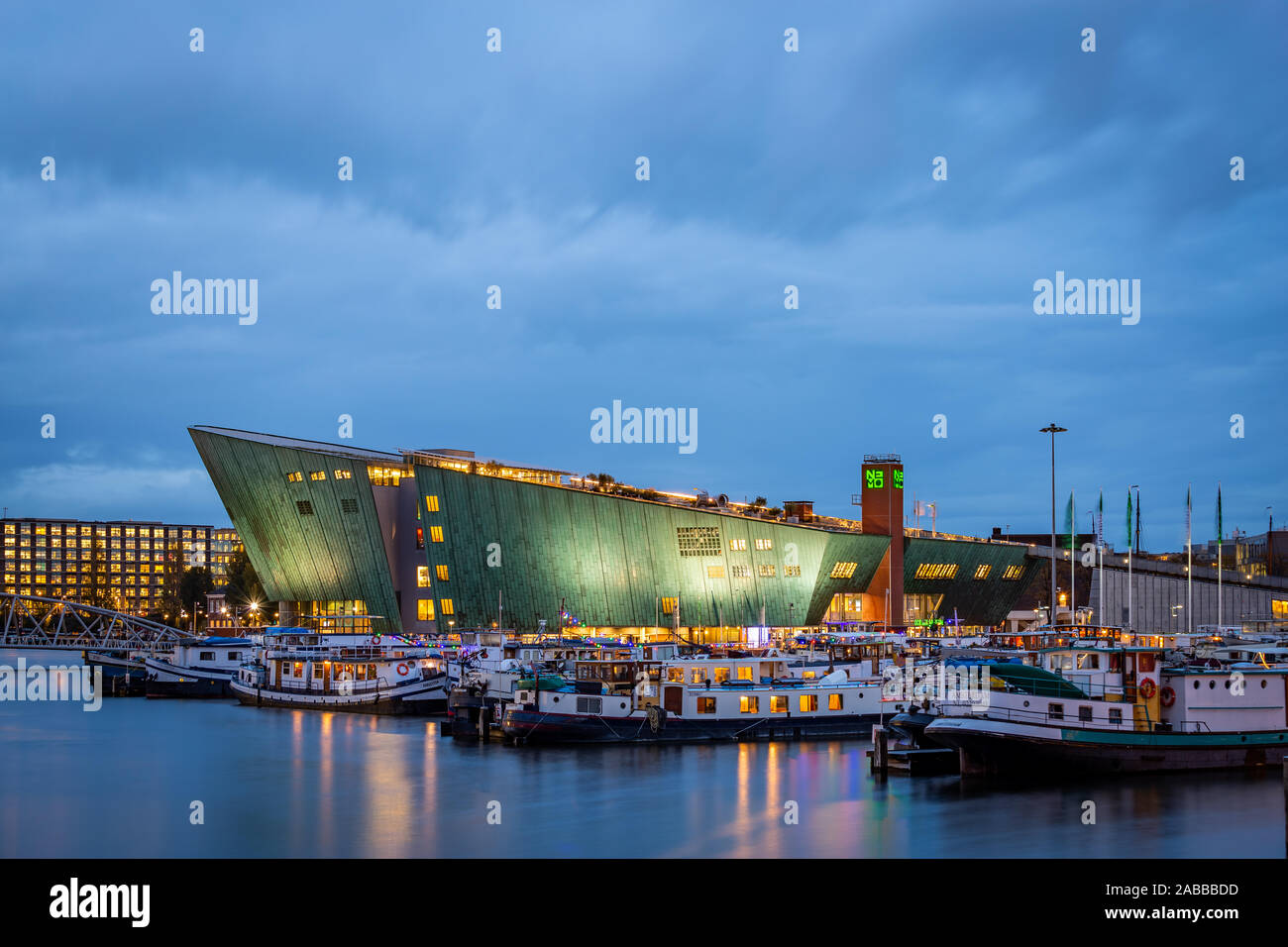 Nemo museum in amsterdam -Fotos und -Bildmaterial in hoher Auflösung ...