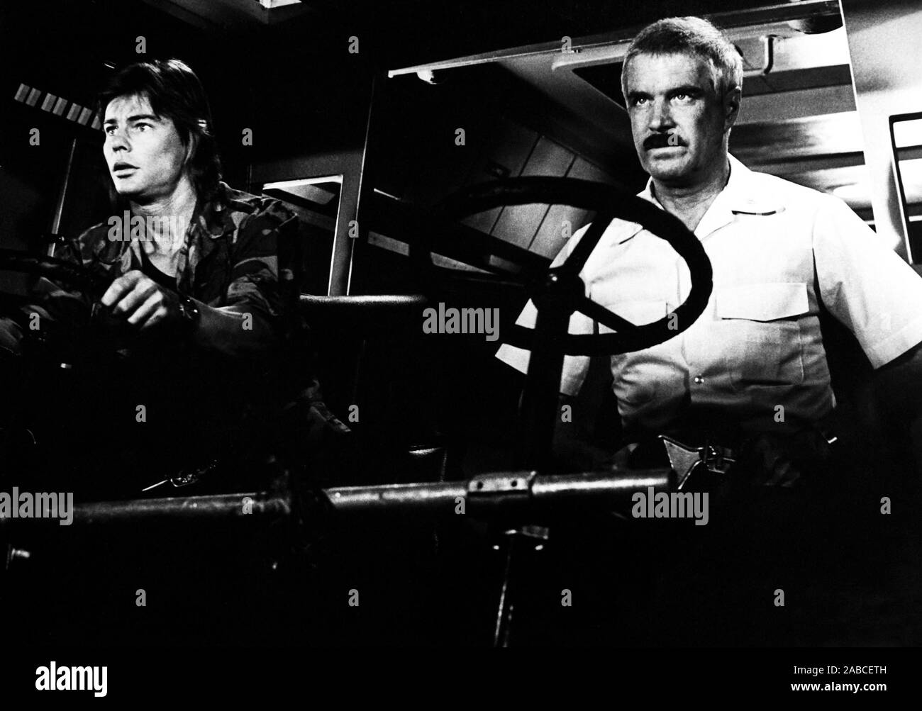 DAMNATION ALLEY, von links, Jan-Michael Vincent, George Peppard, 1977 ...