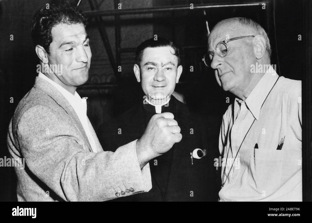 Die zehn Gebote, von links: Rocky Marciano, Pater Paul MacKenzie ...