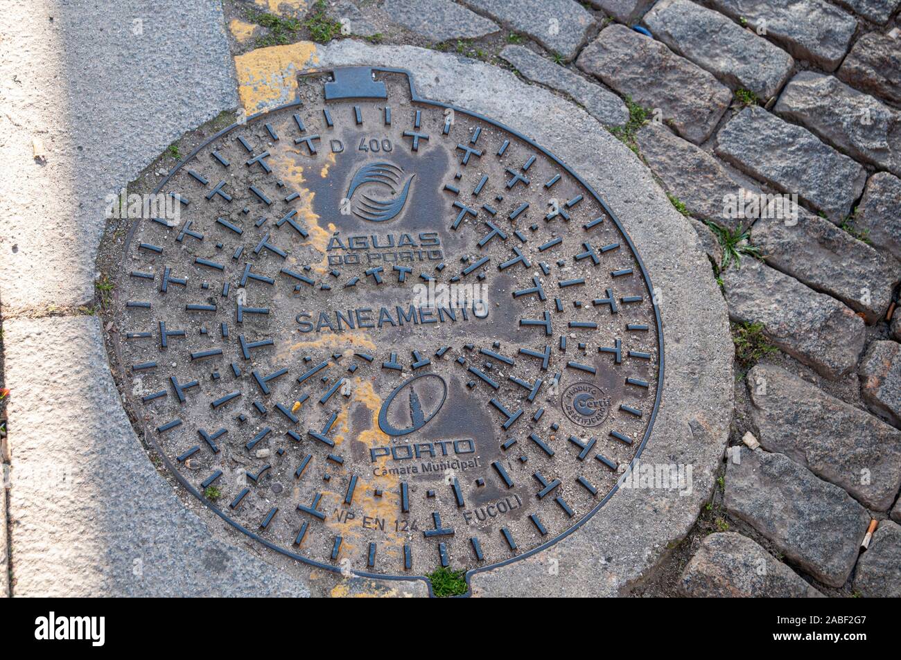 Kanaldeckel mit beschriftung -Fotos und -Bildmaterial in hoher ...