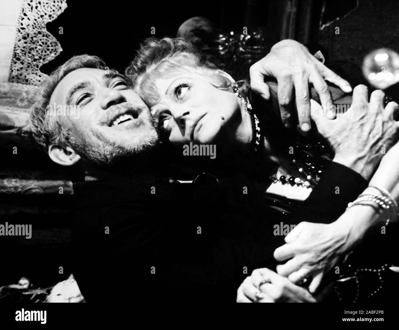 ZORBA DER GRIECHE, von links, Anthony Quinn, Lila Kedrova, 1964, TM und ...